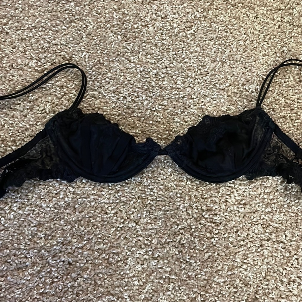 Black Lace Seashell Cup Bra - Gem